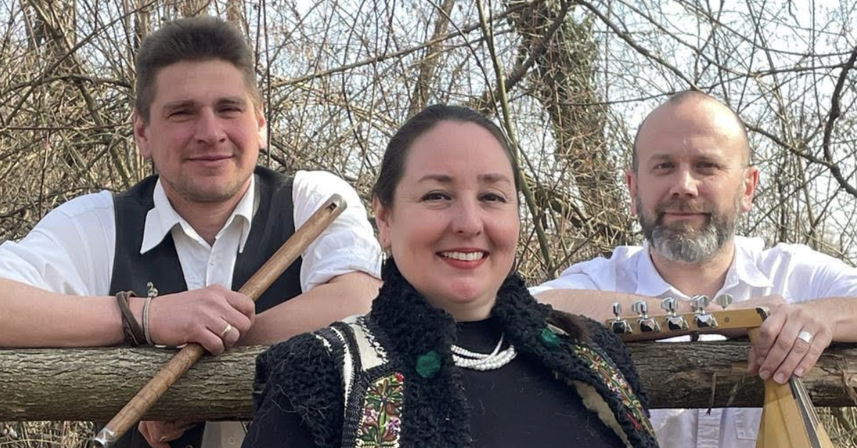 Havay-Illés-Juhász Trió: "Született világ megváltója" - Csángó ...